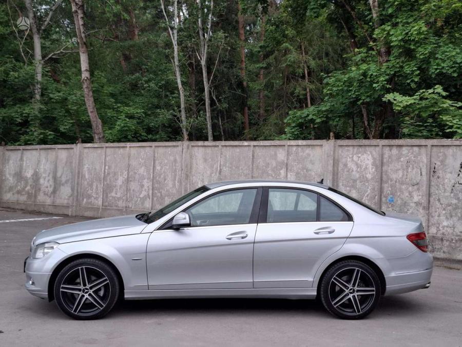 Pelēks Mercedes-Benz c-220 2008 Viļņa, ar dzinēja tilpumu 2.15 L un nobraukumu 337 tūkst. km par 4650 €, foto 5 vietnē AUTOMOTO.COM.LV