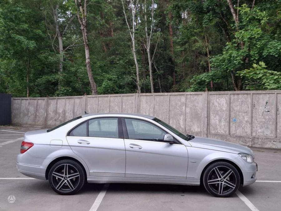 Pelēks Mercedes-Benz c-220 2008 Viļņa, ar dzinēja tilpumu 2.15 L un nobraukumu 337 tūkst. km par 4650 €, foto 8 vietnē AUTOMOTO.COM.LV