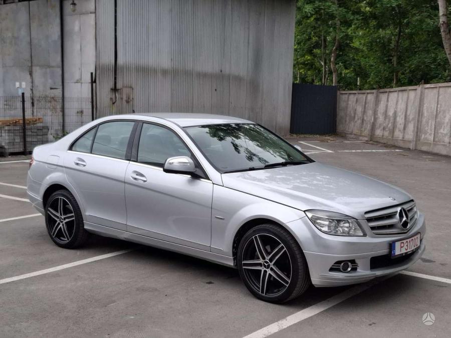 Pelēks Mercedes-Benz c-220 2008 Viļņa, ar dzinēja tilpumu 2.15 L un nobraukumu 337 tūkst. km par 4650 €, foto 13 vietnē AUTOMOTO.COM.LV