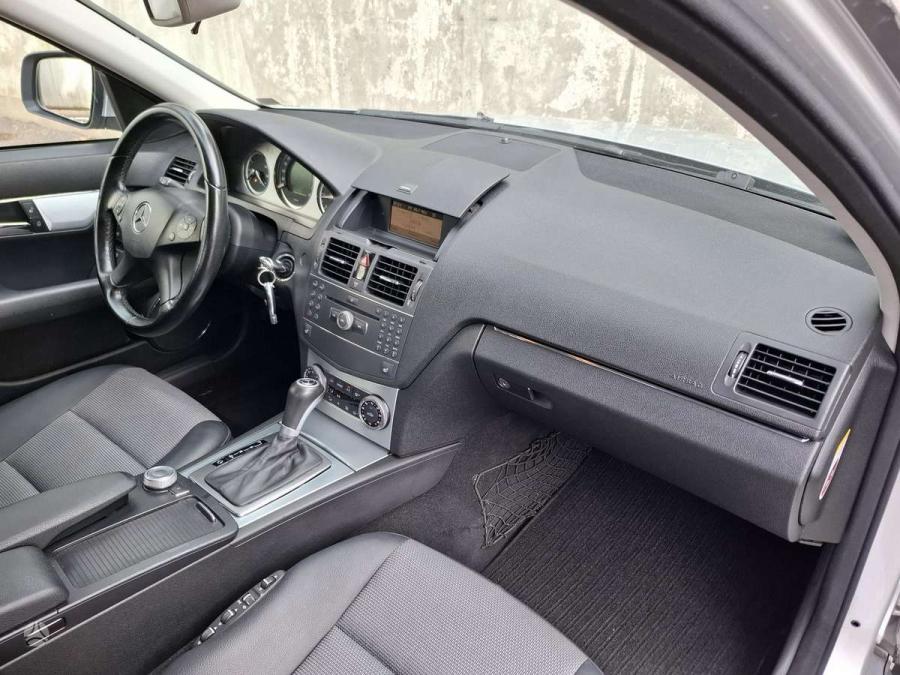 Pelēks Mercedes-Benz c-220 2008 Viļņa, ar dzinēja tilpumu 2.15 L un nobraukumu 337 tūkst. km par 4650 €, foto 16 vietnē AUTOMOTO.COM.LV