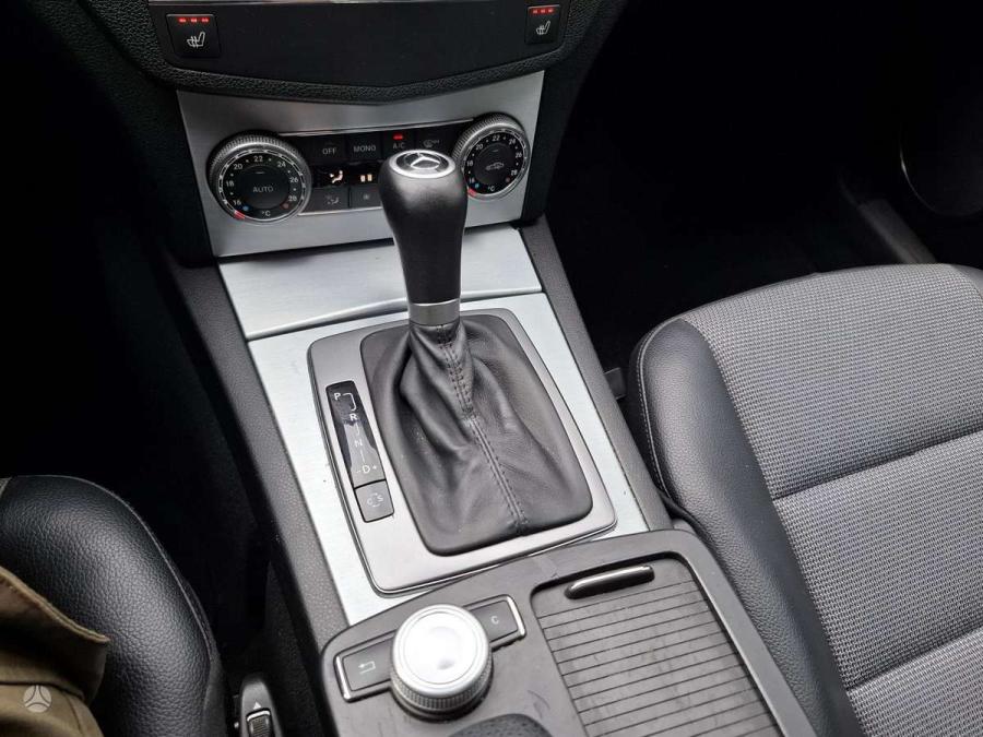 Pelēks Mercedes-Benz c-220 2008 Viļņa, ar dzinēja tilpumu 2.15 L un nobraukumu 337 tūkst. km par 4650 €, foto 17 vietnē AUTOMOTO.COM.LV
