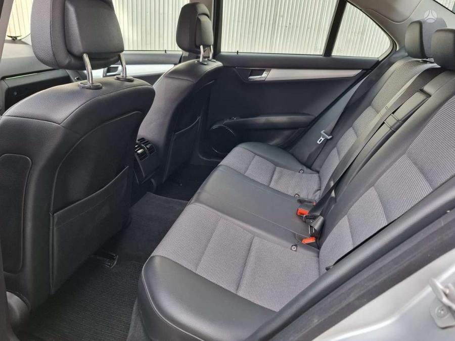 Pelēks Mercedes-Benz c-220 2008 Viļņa, ar dzinēja tilpumu 2.15 L un nobraukumu 337 tūkst. km par 4650 €, foto 24 vietnē AUTOMOTO.COM.LV