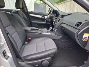Pelēks Mercedes-Benz c-220 2008 Viļņa, ar dzinēja tilpumu 2.15 L un nobraukumu 337 tūkst. km par 4650 €, foto 25 vietnē AUTOMOTO.COM.LV