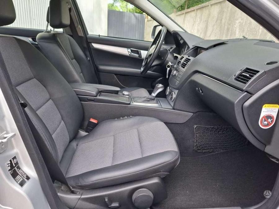 Pelēks Mercedes-Benz c-220 2008 Viļņa, ar dzinēja tilpumu 2.15 L un nobraukumu 337 tūkst. km par 4650 €, foto 25 vietnē AUTOMOTO.COM.LV