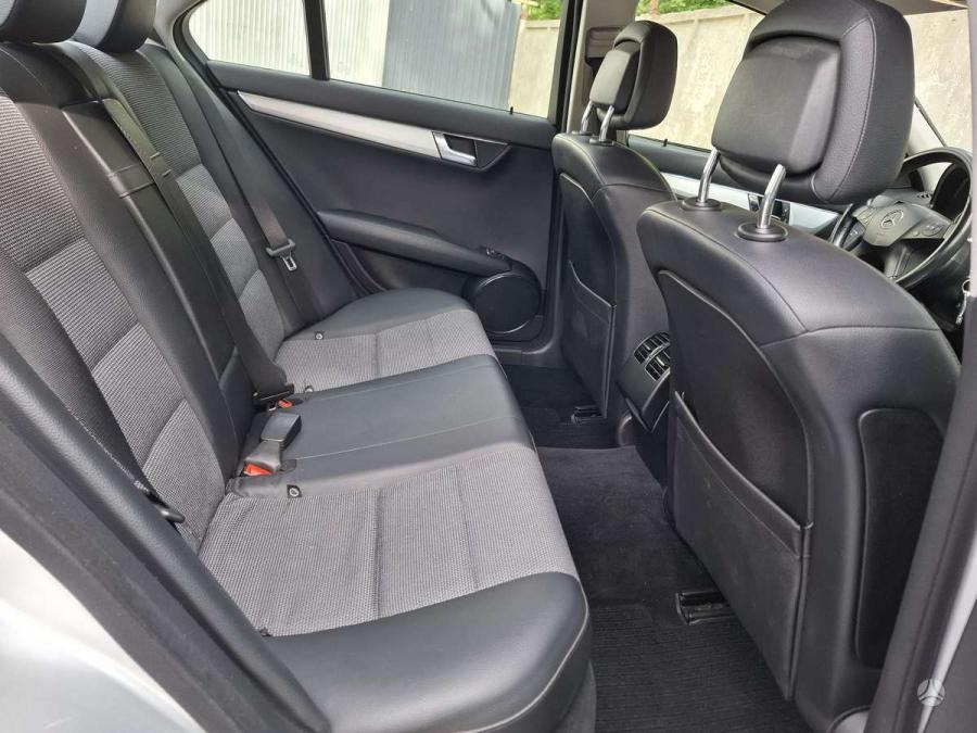 Pelēks Mercedes-Benz c-220 2008 Viļņa, ar dzinēja tilpumu 2.15 L un nobraukumu 337 tūkst. km par 4650 €, foto 26 vietnē AUTOMOTO.COM.LV