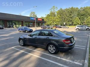Pelēks Mercedes-Benz c-220 2008 Rīga, ar dzinēja tilpumu 2.20 L un nobraukumu 261 tūkst. km par 5900 €, foto 4 vietnē AUTOMOTO.COM.LV