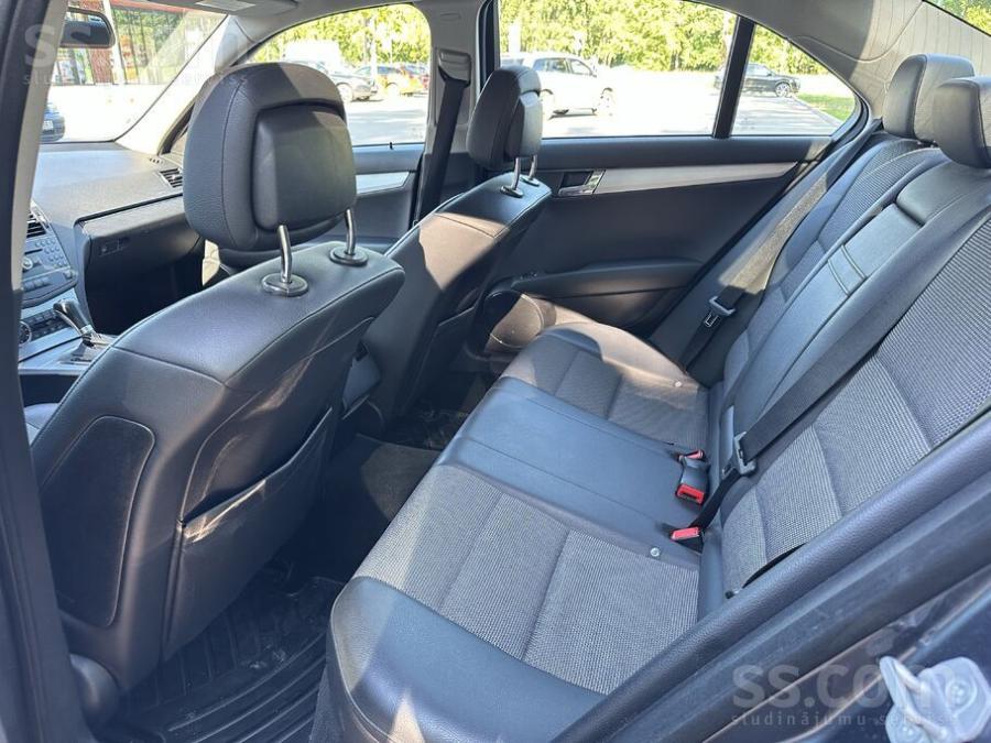 Pelēks Mercedes-Benz c-220 2008 Rīga, ar dzinēja tilpumu 2.20 L un nobraukumu 261 tūkst. km par 5900 €, foto 8 vietnē AUTOMOTO.COM.LV