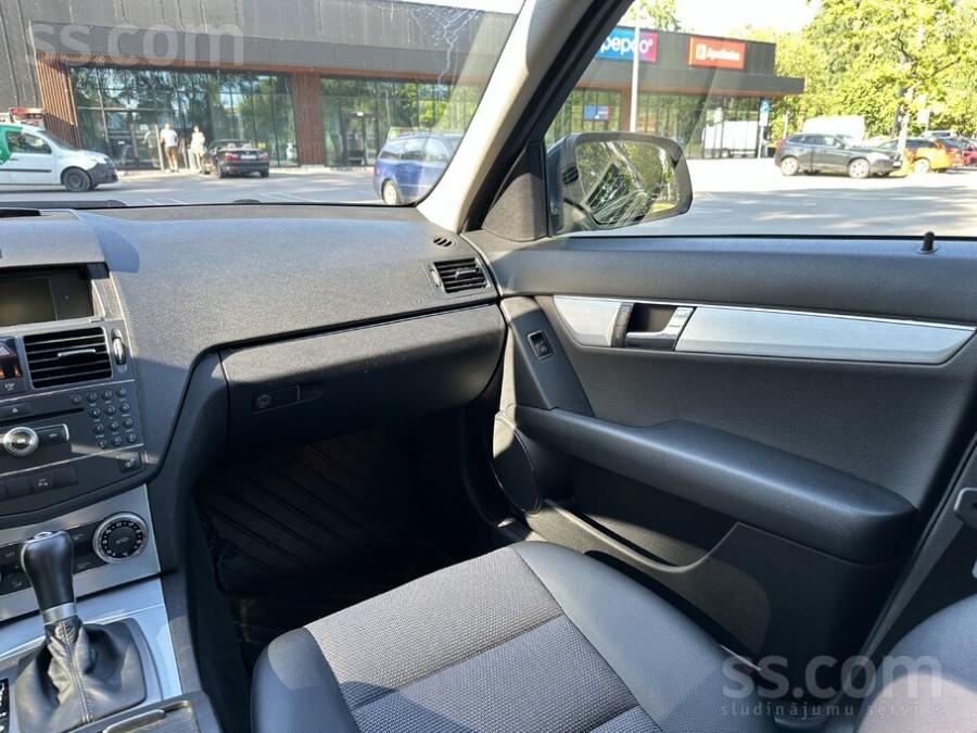 Pelēks Mercedes-Benz c-220 2008 Rīga, ar dzinēja tilpumu 2.20 L un nobraukumu 261 tūkst. km par 5900 €, foto 9 vietnē AUTOMOTO.COM.LV