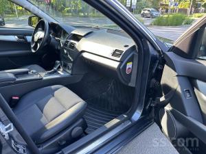 Pelēks Mercedes-Benz c-220 2008 Rīga, ar dzinēja tilpumu 2.20 L un nobraukumu 261 tūkst. km par 5900 €, foto 10 vietnē AUTOMOTO.COM.LV