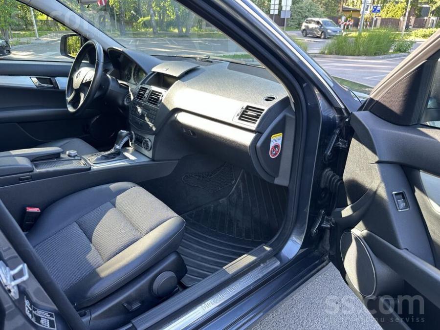 Pelēks Mercedes-Benz c-220 2008 Rīga, ar dzinēja tilpumu 2.20 L un nobraukumu 261 tūkst. km par 5900 €, foto 10 vietnē AUTOMOTO.COM.LV