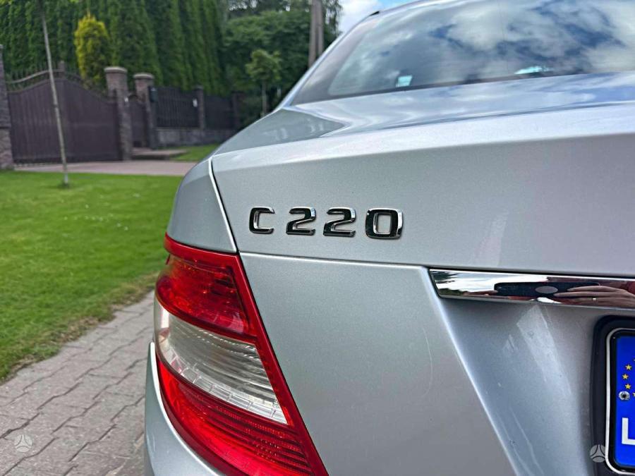 Pelēks Mercedes-Benz c-220 2008 Viļņa, ar dzinēja tilpumu 2.15 L un nobraukumu 397 tūkst. km par 2999 €, foto 13 vietnē AUTOMOTO.COM.LV