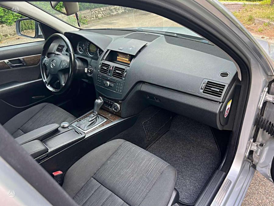 Pelēks Mercedes-Benz c-220 2008 Viļņa, ar dzinēja tilpumu 2.15 L un nobraukumu 397 tūkst. km par 2999 €, foto 18 vietnē AUTOMOTO.COM.LV
