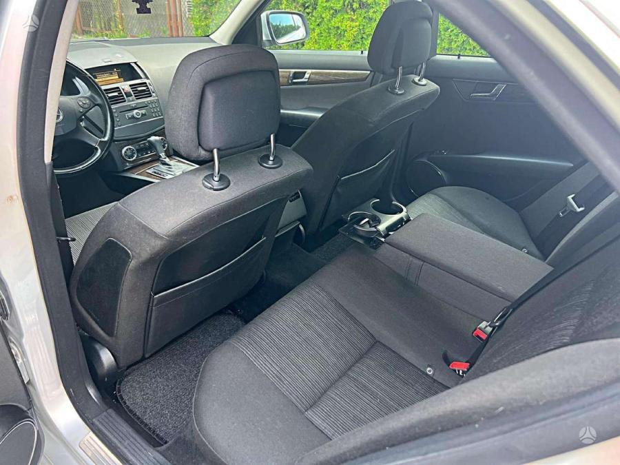 Pelēks Mercedes-Benz c-220 2008 Viļņa, ar dzinēja tilpumu 2.15 L un nobraukumu 397 tūkst. km par 2999 €, foto 22 vietnē AUTOMOTO.COM.LV