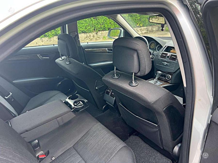 Pelēks Mercedes-Benz c-220 2008 Viļņa, ar dzinēja tilpumu 2.15 L un nobraukumu 397 tūkst. km par 2999 €, foto 23 vietnē AUTOMOTO.COM.LV