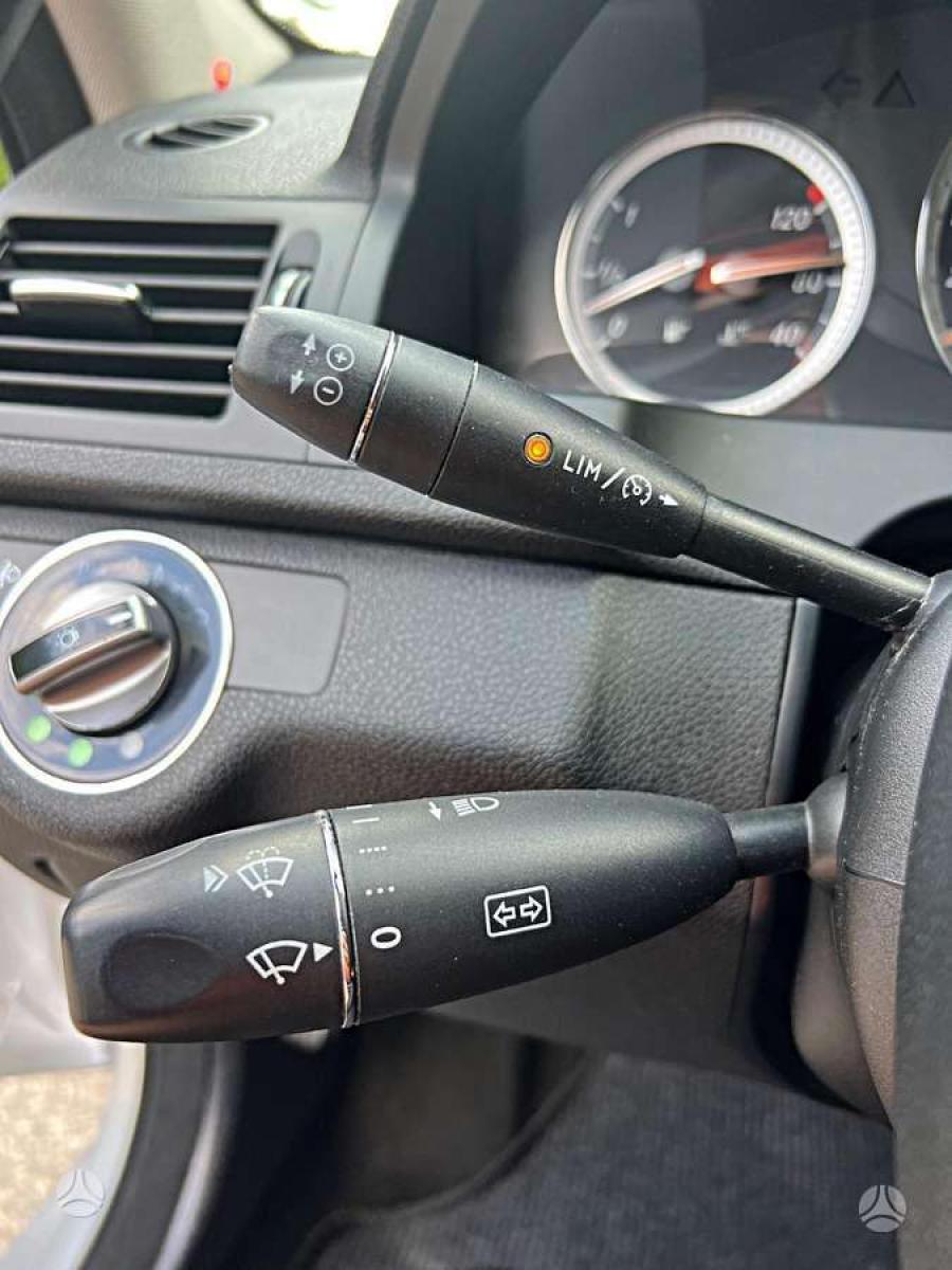 Pelēks Mercedes-Benz c-220 2008 Viļņa, ar dzinēja tilpumu 2.15 L un nobraukumu 397 tūkst. km par 2999 €, foto 24 vietnē AUTOMOTO.COM.LV