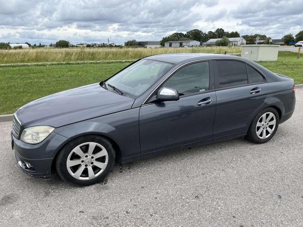Pelēks Mercedes-Benz c-220 2008 Kauņa, ar dzinēja tilpumu 2.15 L un nobraukumu 395 tūkst. km par 1950 €, foto 1 vietnē AUTOMOTO.COM.LV
