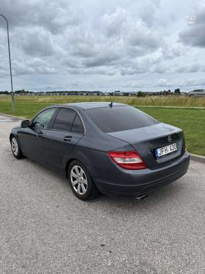 Pelēks Mercedes-Benz c-220 2008 Kauņa, ar dzinēja tilpumu 2.15 L un nobraukumu 395 tūkst. km par 1950 €, foto 3 vietnē AUTOMOTO.COM.LV