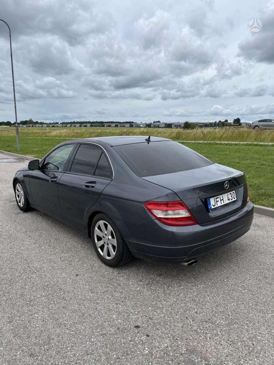 Pelēks Mercedes-Benz c-220 2008 Kauņa, ar dzinēja tilpumu 2.15 L un nobraukumu 395 tūkst. km par 1950 €, foto 3 vietnē AUTOMOTO.COM.LV