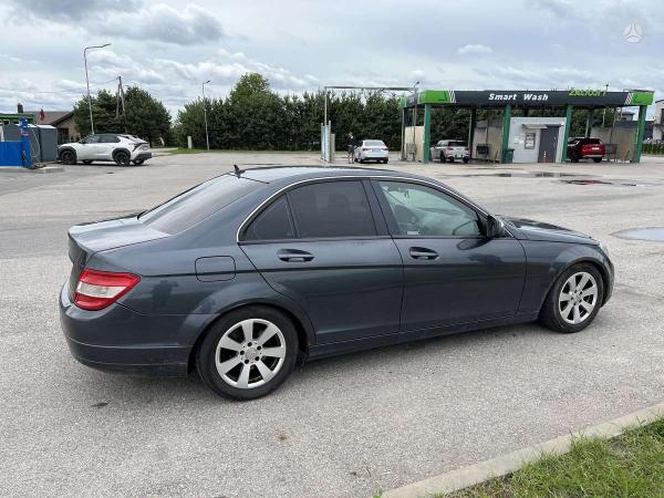 Pelēks Mercedes-Benz c-220 2008 Kauņa, ar dzinēja tilpumu 2.15 L un nobraukumu 395 tūkst. km par 1950 €, foto 3 vietnē AUTOMOTO.COM.LV