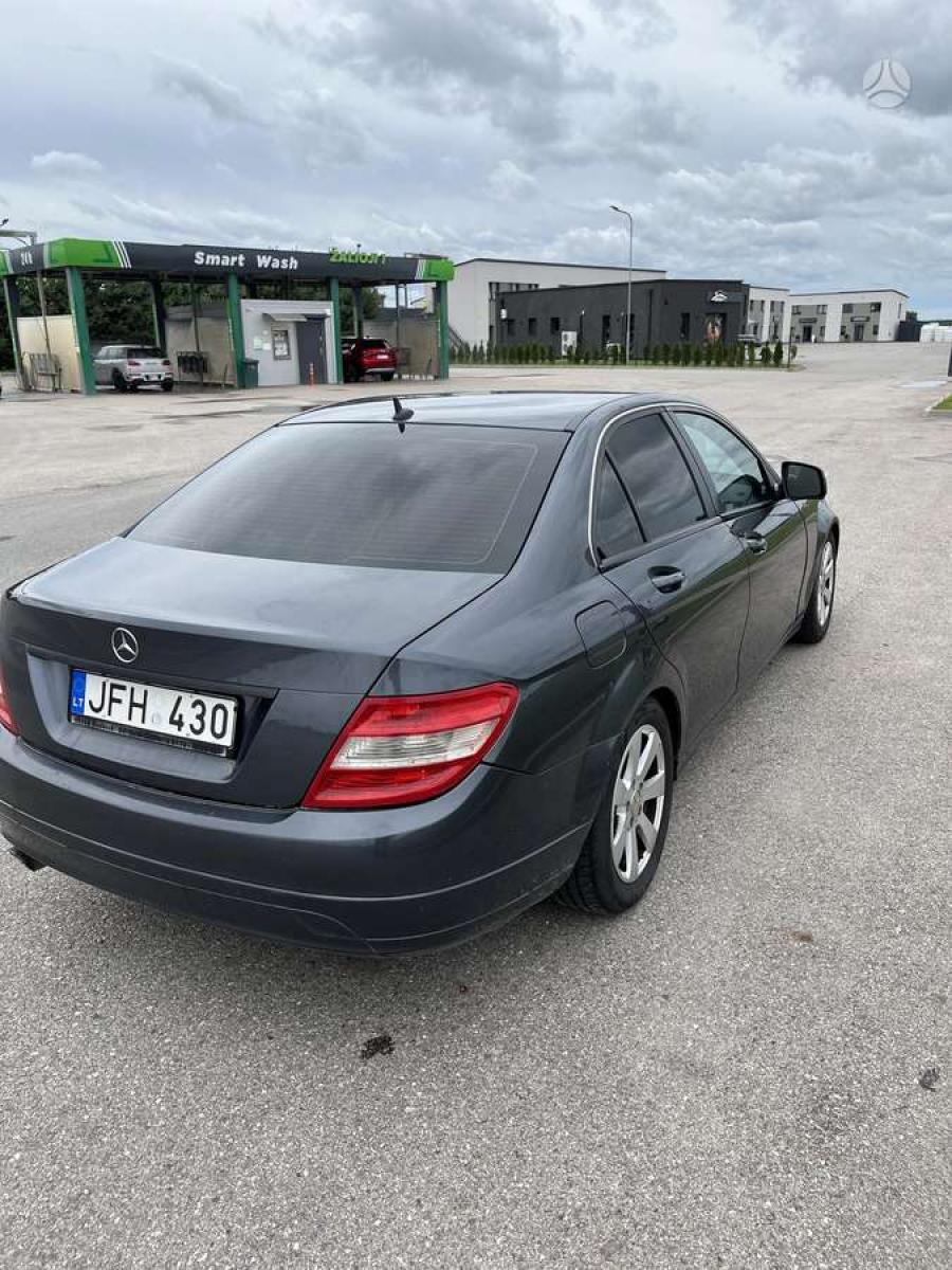 Pelēks Mercedes-Benz c-220 2008 Kauņa, ar dzinēja tilpumu 2.15 L un nobraukumu 395 tūkst. km par 1950 €, foto 5 vietnē AUTOMOTO.COM.LV