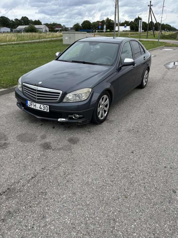 Pelēks Mercedes-Benz c-220 2008 Kauņa, ar dzinēja tilpumu 2.15 L un nobraukumu 395 tūkst. km par 1950 €, foto 6 vietnē AUTOMOTO.COM.LV