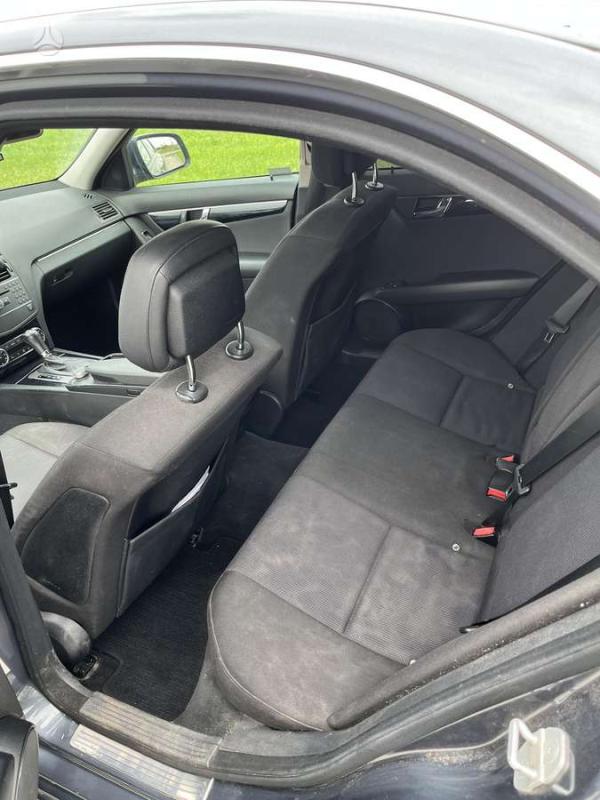 Pelēks Mercedes-Benz c-220 2008 Kauņa, ar dzinēja tilpumu 2.15 L un nobraukumu 395 tūkst. km par 1950 €, foto 7 vietnē AUTOMOTO.COM.LV