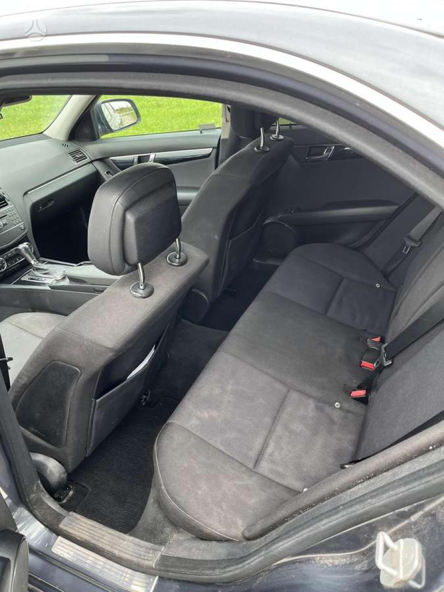 Pelēks Mercedes-Benz c-220 2008 Kauņa, ar dzinēja tilpumu 2.15 L un nobraukumu 395 tūkst. km par 1950 €, foto 8 vietnē AUTOMOTO.COM.LV