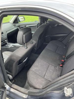 Pelēks Mercedes-Benz c-220 2008 Kauņa, ar dzinēja tilpumu 2.15 L un nobraukumu 395 tūkst. km par 1950 €, foto 9 vietnē AUTOMOTO.COM.LV