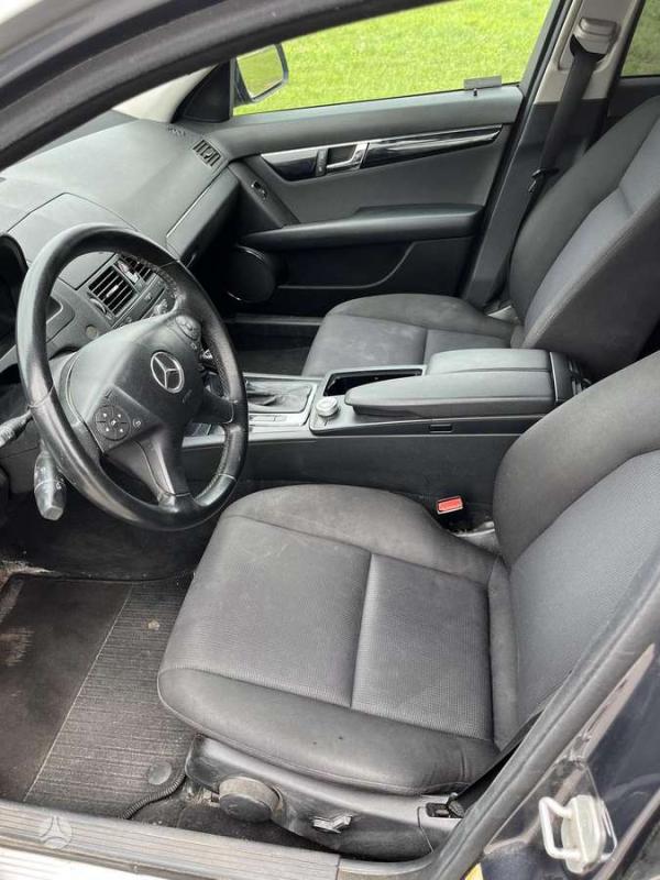 Pelēks Mercedes-Benz c-220 2008 Kauņa, ar dzinēja tilpumu 2.15 L un nobraukumu 395 tūkst. km par 1950 €, foto 10 vietnē AUTOMOTO.COM.LV