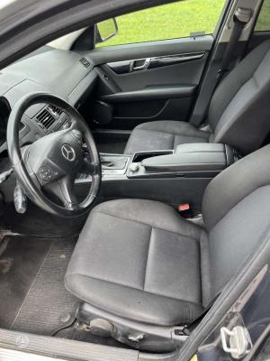 Pelēks Mercedes-Benz c-220 2008 Kauņa, ar dzinēja tilpumu 2.15 L un nobraukumu 395 tūkst. km par 1950 €, foto 11 vietnē AUTOMOTO.COM.LV