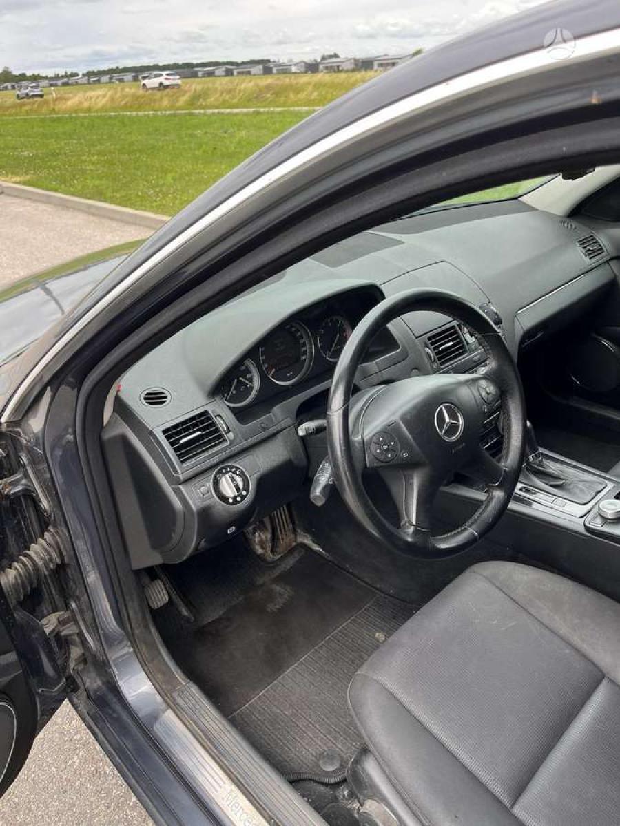 Pelēks Mercedes-Benz c-220 2008 Kauņa, ar dzinēja tilpumu 2.15 L un nobraukumu 395 tūkst. km par 1950 €, foto 15 vietnē AUTOMOTO.COM.LV