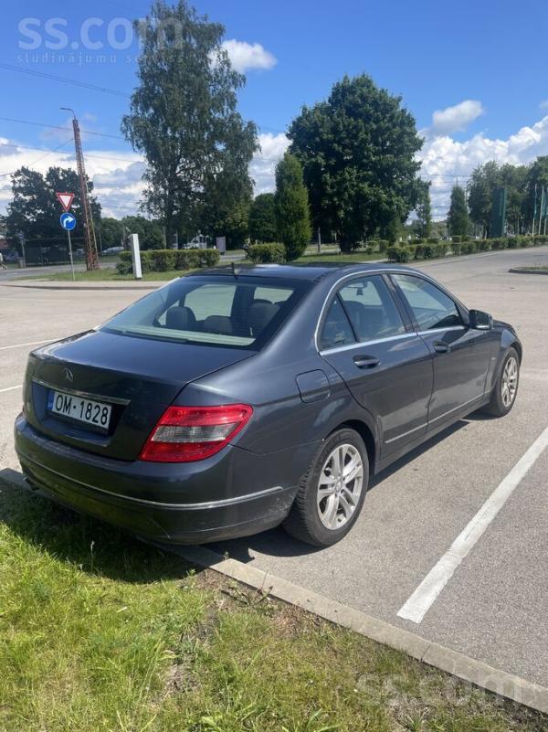 Pelēks Mercedes-Benz c-220 2008 Rīga, ar dzinēja tilpumu 2.00 L un nobraukumu 338 tūkst. km par 3500 €, foto 4 vietnē AUTOMOTO.COM.LV