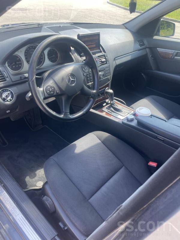 Pelēks Mercedes-Benz c-220 2008 Rīga, ar dzinēja tilpumu 2.00 L un nobraukumu 338 tūkst. km par 3500 €, foto 6 vietnē AUTOMOTO.COM.LV