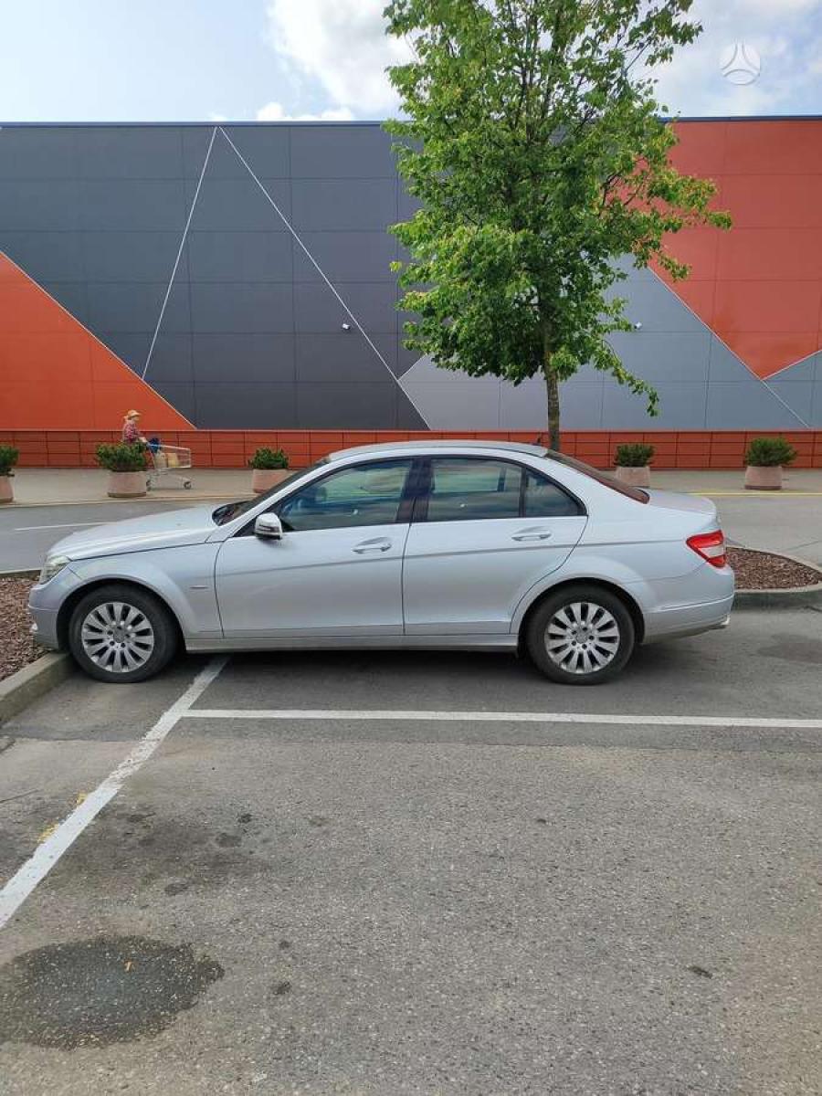 Pelēks Mercedes-Benz c-220 2008 Kauņa, ar dzinēja tilpumu 2.20 L un nobraukumu 262 tūkst. km par 3650 €, foto 3 vietnē AUTOMOTO.COM.LV