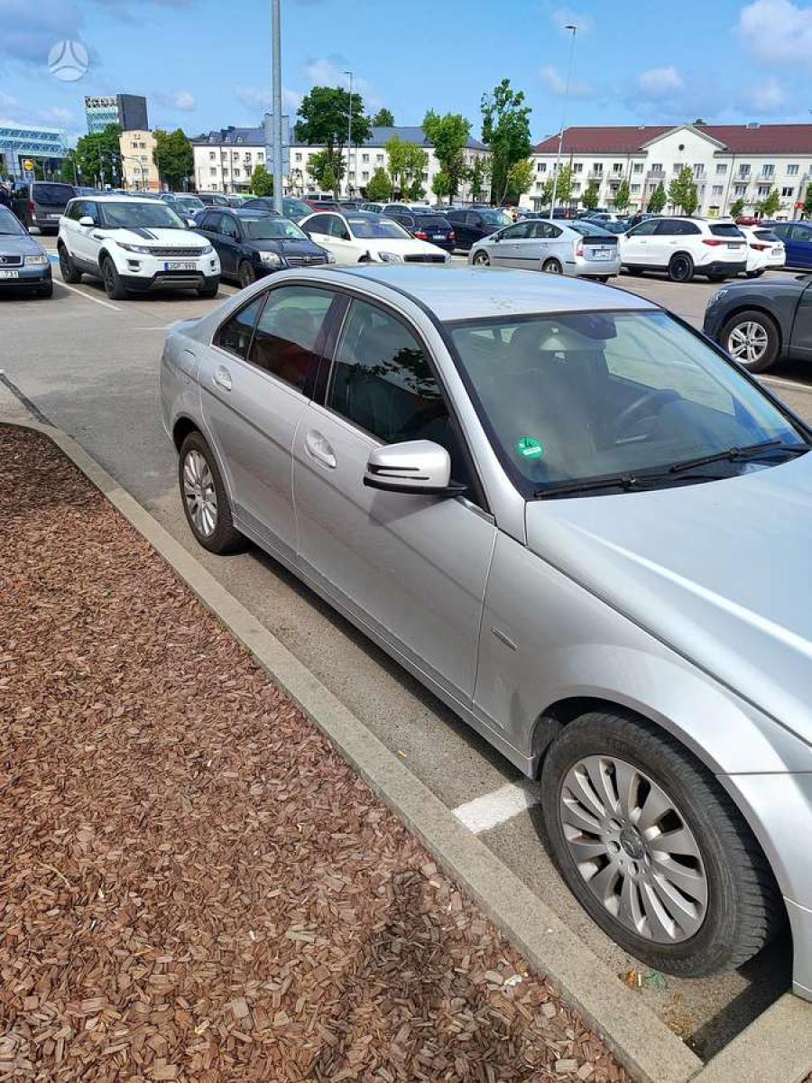 Pelēks Mercedes-Benz c-220 2008 Kauņa, ar dzinēja tilpumu 2.20 L un nobraukumu 262 tūkst. km par 3650 €, foto 4 vietnē AUTOMOTO.COM.LV