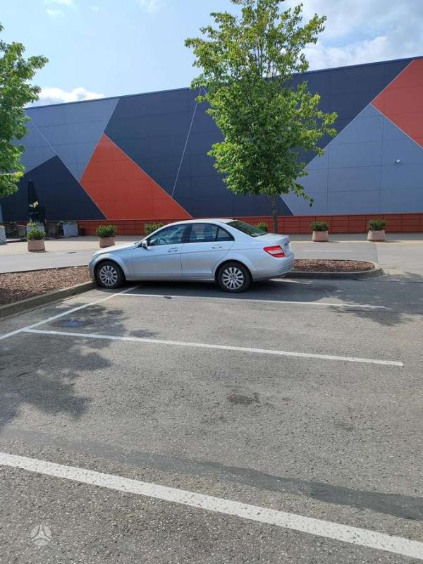 Pelēks Mercedes-Benz c-220 2008 Kauņa, ar dzinēja tilpumu 2.20 L un nobraukumu 262 tūkst. km par 3650 €, foto 4 vietnē AUTOMOTO.COM.LV