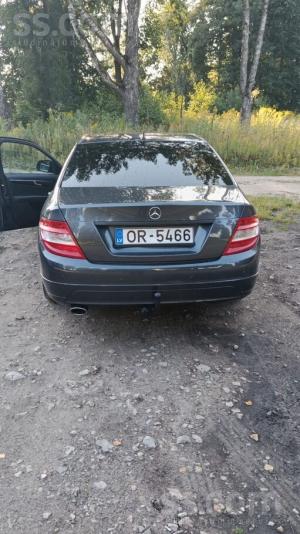 Pelēks Mercedes-Benz c-220 2008 Rīga, ar dzinēja tilpumu 2.10 L un nobraukumu 312 tūkst. km par 1850 €, foto 4 vietnē AUTOMOTO.COM.LV