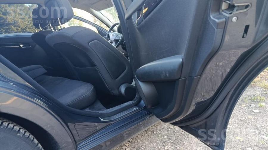 Pelēks Mercedes-Benz c-220 2008 Rīga, ar dzinēja tilpumu 2.10 L un nobraukumu 312 tūkst. km par 1850 €, foto 5 vietnē AUTOMOTO.COM.LV