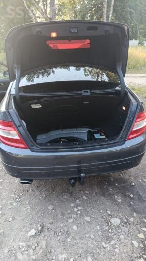 Pelēks Mercedes-Benz c-220 2008 Rīga, ar dzinēja tilpumu 2.10 L un nobraukumu 312 tūkst. km par 1850 €, foto 9 vietnē AUTOMOTO.COM.LV