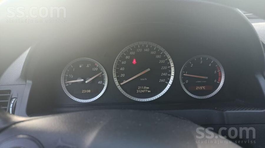 Pelēks Mercedes-Benz c-220 2008 Rīga, ar dzinēja tilpumu 2.10 L un nobraukumu 312 tūkst. km par 1850 €, foto 19 vietnē AUTOMOTO.COM.LV