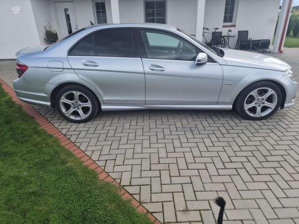 Pelēks Mercedes-Benz c-220 2008 Klaipėda, ar dzinēja tilpumu 2.20 L un nobraukumu 307 tūkst. km par 5200 €, foto 6 vietnē AUTOMOTO.COM.LV