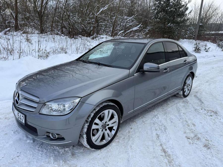 Grey Mercedes-Benz c-220 2009 in Vilnius, with an engine capacity of 2.15 L and mileage of 248 thousand km for 4200 €, photo 1 on AUTOMOTO.COM.LV