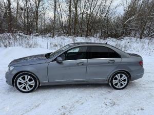 Grey Mercedes-Benz c-220 2009 in Vilnius, with an engine capacity of 2.15 L and mileage of 248 thousand km for 4200 €, photo 7 on AUTOMOTO.COM.LV