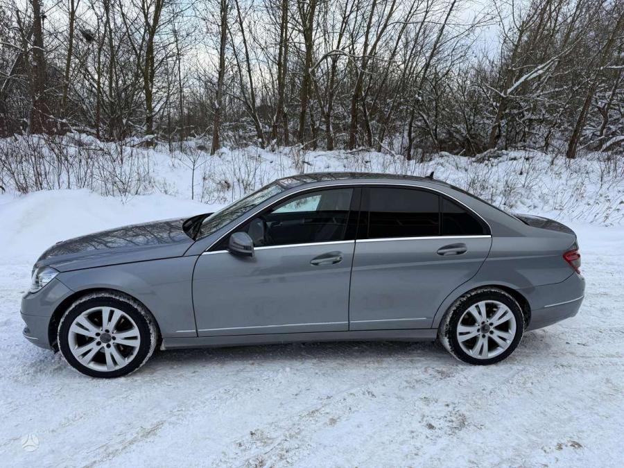Grey Mercedes-Benz c-220 2009 in Vilnius, with an engine capacity of 2.15 L and mileage of 248 thousand km for 4200 €, photo 7 on AUTOMOTO.COM.LV