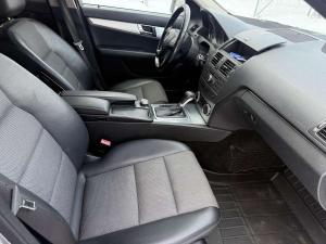 Grey Mercedes-Benz c-220 2009 in Vilnius, with an engine capacity of 2.15 L and mileage of 248 thousand km for 4200 €, photo 8 on AUTOMOTO.COM.LV