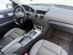 Grey Mercedes-Benz c-220 2009 in Vilnius, with an engine capacity of 2.15 L and mileage of 248 thousand km for 4200 €, photo 9 on AUTOMOTO.COM.LV