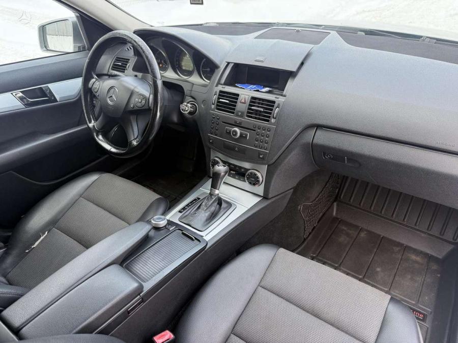 Grey Mercedes-Benz c-220 2009 in Vilnius, with an engine capacity of 2.15 L and mileage of 248 thousand km for 4200 €, photo 9 on AUTOMOTO.COM.LV