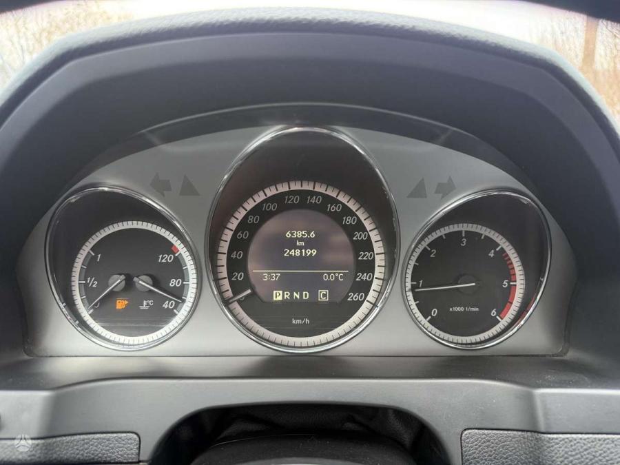 Grey Mercedes-Benz c-220 2009 in Vilnius, with an engine capacity of 2.15 L and mileage of 248 thousand km for 4200 €, photo 12 on AUTOMOTO.COM.LV