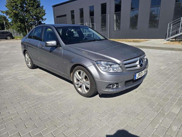 Grey Mercedes-Benz c-220 2009 in Vilnius, with an engine capacity of 2.15 L and mileage of 340 thousand km for 2200 €, photo 8 on AUTOMOTO.COM.LV