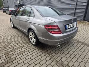 Pelēks Mercedes-Benz c-220 2009 Viļņa, ar dzinēja tilpumu 2.15 L un nobraukumu 345 tūkst. km par 2000 €, foto  vietnē AUTOMOTO.COM.LV